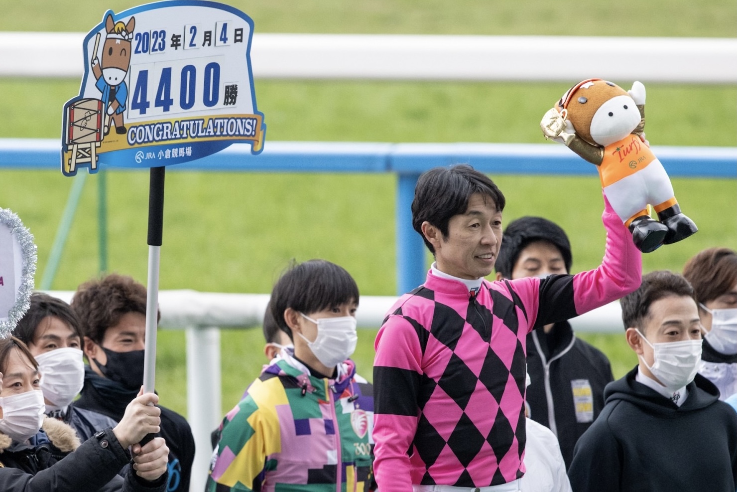武豊「たくさんの声援と拍手が聞こえた」史上初、JRA通算4400勝達成 | 競馬ニュースなら競馬のおはなし